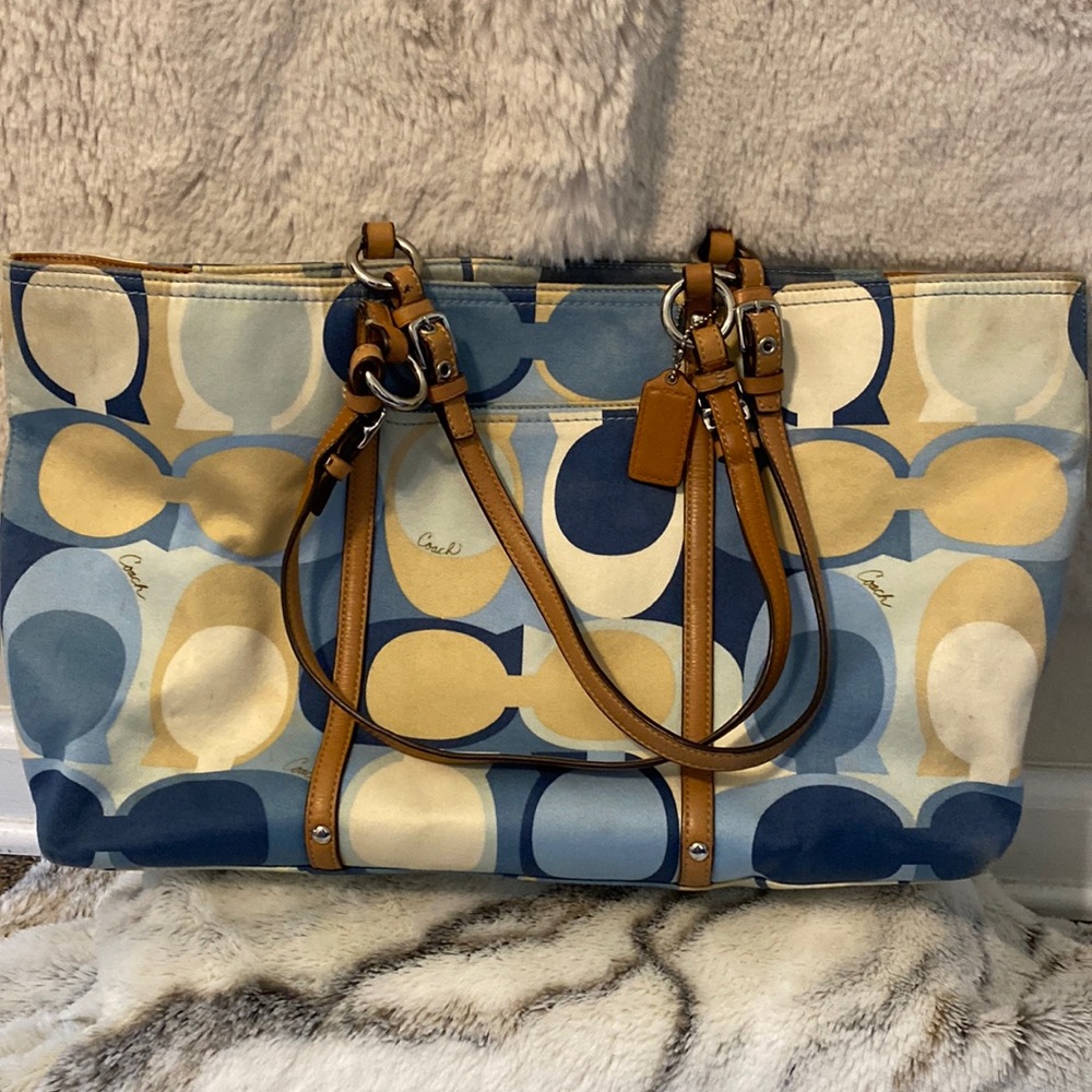 Large Signature Used Coach Bag - Gem